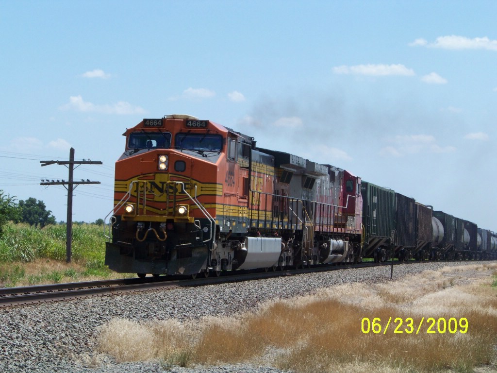 BNSF C44-9W 4664